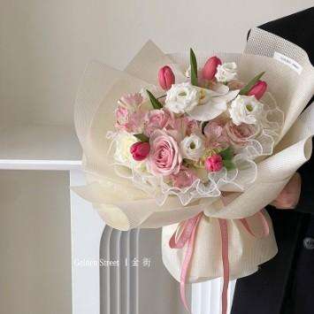 China Papel de Embrulho Floral Cremoso em Relevo Papel Especial Impermeável à venda
