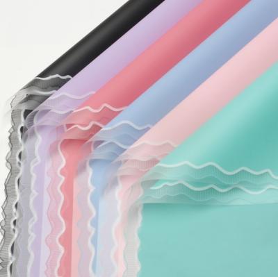 China Papel para Buquê DIY Semitransparente com Borda Ondulada Material de Arte Floral Tempo de Envio 30-45 Dias à venda