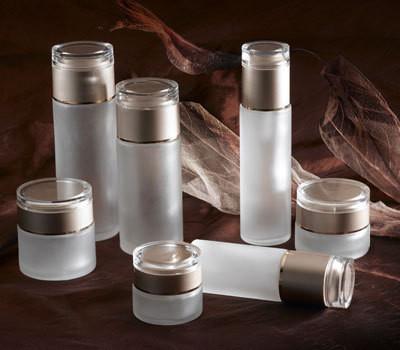 China cosmetic glass bottle for sale