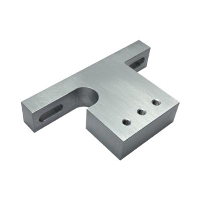 Китай Алюминиевые компоненты, обрабатываемые с помощью станков с ЧПУ, устойчивые к коррозии с белым анодированным продается