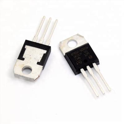 China TO-220C BT136 Switching inductive Triacs  Chip Transistor for electronic products for sale