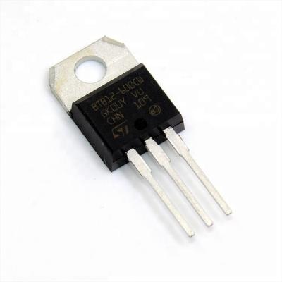 China TO-220C BT136 Switching inductive Triacs  Chip Transistor for electronic products for sale