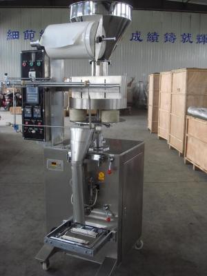 Cina macchina di forma/riempimento/saldatura verticale della borsa automatica 380V per le lenticchie/anacardio 28-50bags/Min in vendita
