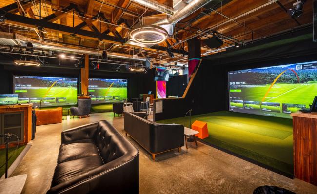 SMX MX-VL820U 3LCD Laser Projector in professional setting