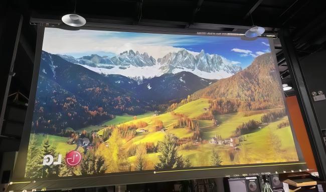 Close-up view of SMX MX-X15000U projector features