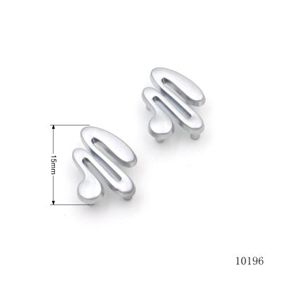 China Custom Hat Metal Logo Zinc Alloy 15mm Small Metal Logo Tag With Post Mounting for sale