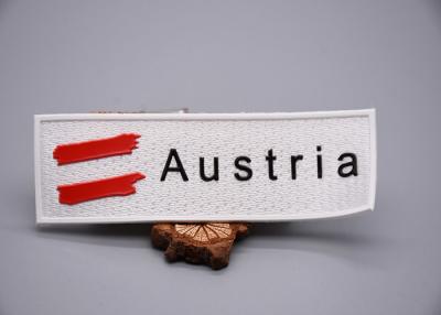 Cina Il tessuto ha stampato Matte Silicone Logo Patch White per gli indumenti in vendita