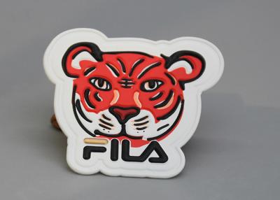 Chine Tpu dégradable a gravé avec Logo In fait sur commande 5 couleurs en refief pour des vêtements à vendre