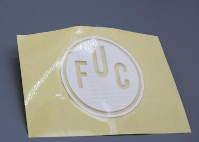 China Kundenspezifische Kleidungs-Silikon-Wärmeübertragungs-Aufkleber mit weißem herausgeschnittenem Logo zu verkaufen