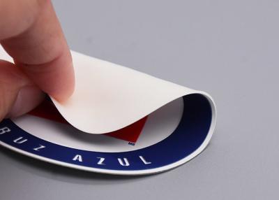 Cina Gli indumenti hanno personalizzato le etichette del trasferimento di calore del silicone con 3 logos di colore in vendita