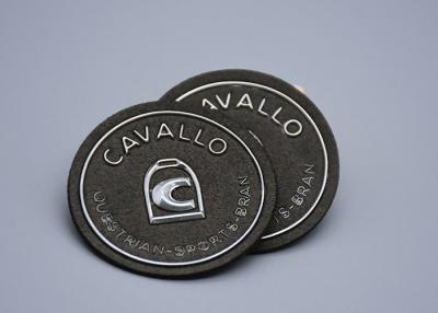 Cina Il materiale di Microfiber ha impresso le toppe con il logo d'argento su ordinazione in vendita