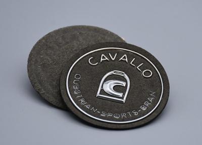 Cina Il materiale di Microfiber ha impresso le toppe con il logo d'argento su ordinazione in vendita