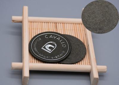 Cina Il materiale di Microfiber ha impresso le toppe con il logo d'argento su ordinazione in vendita