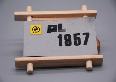 China La etiqueta tejida renovable imprimió remiendos con el silicón aumentado Logo For Clothing en venta