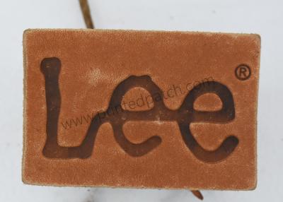 Cina La toppa di Matt Ripped Levis Jeans Leather ha personalizzato le etichette tricottare di cuoio in vendita