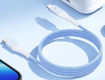 Cina ODM 3 in 1 cavo di dati veloce intrecciato di nylon di USB 5V2.4A in vendita