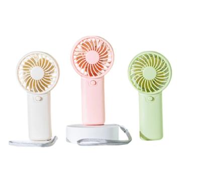 China AAA Batterie Handventilator 2W ABS-Gehäuse 6 * 3,7 * 12,5 cm Größe 53,7 g Leichtgewicht mit Lanyard Grün Rot Weiß zu verkaufen