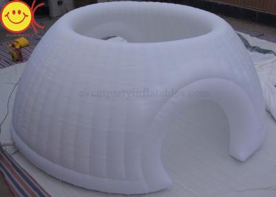 Cina Tenda gonfiabile panoramica bianca nessun tetto con i porti del fan e zip in porte in vendita