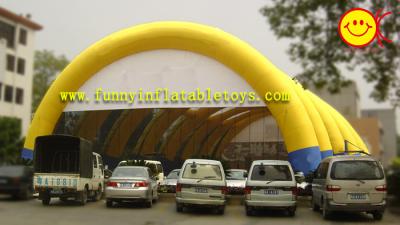 Cina Tenda gonfiabile del garage dell'arco del PVC dell'iglù all'aperto bianco gigante della tela cerata su misura in vendita