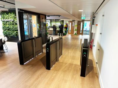 China Hochgeschwindigkeits-Drehkreuz mit RFID-QR-Code-Zugangskontrolle zu verkaufen