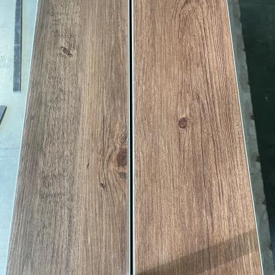 Cina Pavimenti in PVC in legno per interni con sistema Unilin Click e materiali ecologici in vendita
