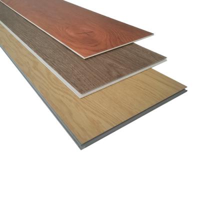 Cina Piastrelle da pavimento in PVC con caratteristiche impermeabili e resistenti all'usura in vendita