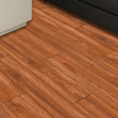 Cina Piastra di pavimento in PVC resistente di 5 mm di spessore con sistema di clic e finitura a grano di legno in vendita