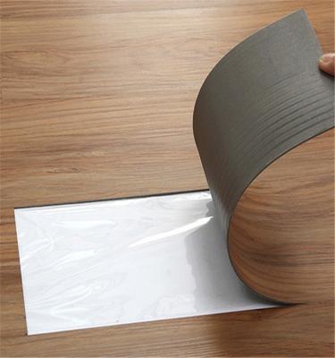 Cina Easy Click LVT Peel and Stick Vinyl Plank PVC Floor Mat Adesivo Soluzione di graffi per piastrelle per interni in vendita