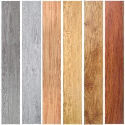 Cina Easy Click LVT Peel and Stick Vinyl Plank PVC Floor Mat Adesivo Soluzione di graffi per piastrelle per interni in vendita