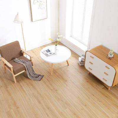 Cina Pavimenti SPC rigidi a 4 mm e 5 mm antiscivolo con design in vinile superiore e rock click in vendita