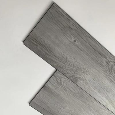 Cina Pavimenti SPC di design moderno con texture di superficie in legno in rilievo e salute ambientale in vendita