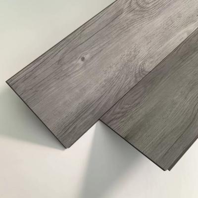 Cina Pavimenti SPC di design moderno con texture di superficie in legno in rilievo e salute ambientale in vendita