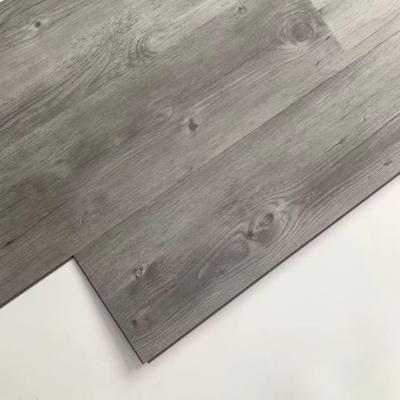 Cina Pavimenti SPC di design moderno con texture di superficie in legno in rilievo e salute ambientale in vendita