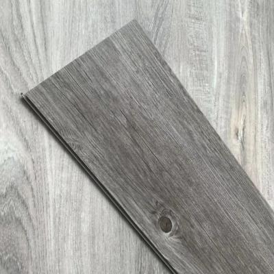 Cina Pavimenti SPC di design moderno con texture di superficie in legno in rilievo e salute ambientale in vendita