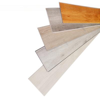Cina Pavimenti SPC di design moderno con caratteristica ignifugia impermeabile e piastra di grano in legno di quercia in vendita