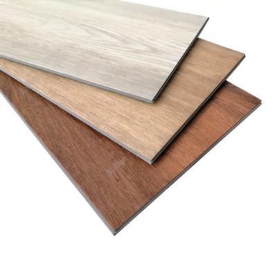 Cina Pavimenti SPC a blocco di clic in PVC certificati CE in dimensioni multicolori per assi di vinile di lusso in vendita
