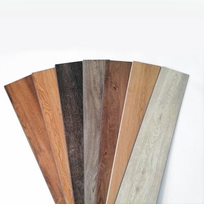 Cina Pavimenti SPC in vinile di lusso con design antiscivolo e caratteristiche impermeabili in vendita