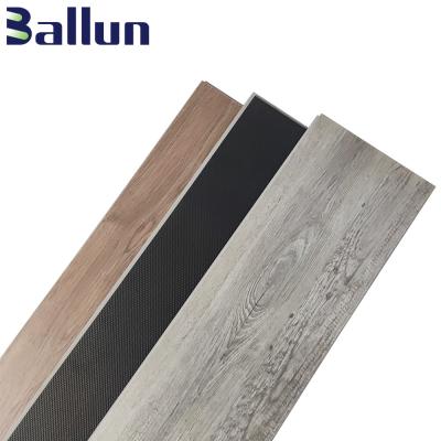 Cina 5.5mm Unilin Click Wooden Plank LVP SPC pavimenti con 0,3mm di usura strato da Zhejiang in vendita