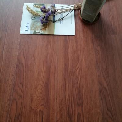 Cina Pavimenti in vinile rosso marrone Click Lock Legno Grano Finish Piani rigidi campioni in vendita