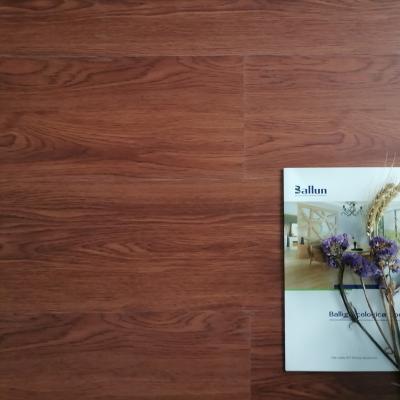 Cina Pavimenti in vinile rosso marrone Click Lock Legno Grano Finish Piani rigidi campioni in vendita