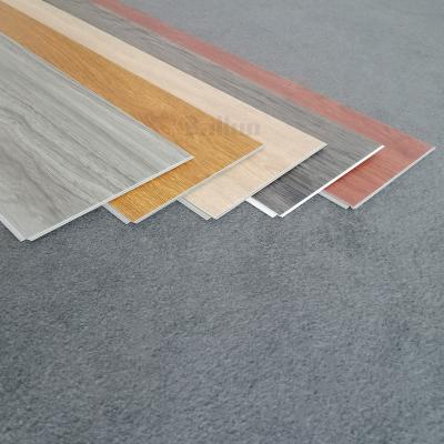 Cina Disegno personalizzato Pavimenti in vinile SPC per interni con supporto in schiuma impermeabile e personalizzati in vendita