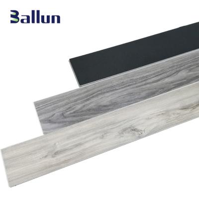 Cina Piastra di pavimento in piastra LVT con strato di usura da 0,5 mm stile di design moderno Peel And Stick in vendita