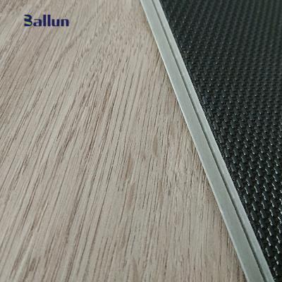 Cina Pavimento in vinile a base rigida SPC a colori semplici e ibridi con imbottitura Ixpe in vendita