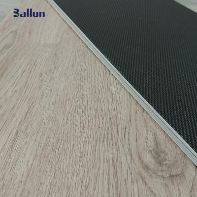 Cina Pavimento in vinile a base rigida SPC a colori semplici e ibridi con imbottitura Ixpe in vendita