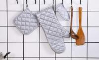 China Comfortable Silver Fireproof Oven Gloves For Home Restaurant Kitchen for sale