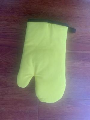 Cina Cartone giallo che stampa cotone Oven Mitt For Kitchen Cooking in vendita