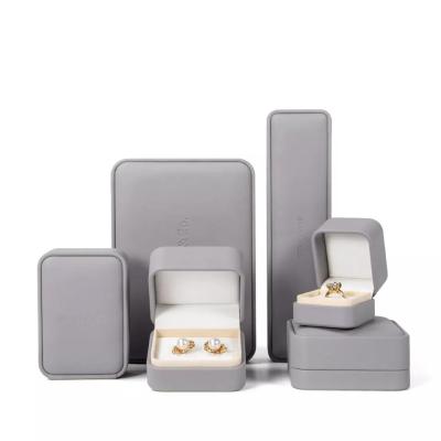 China Aangepaste logo sieraden verpakking high-end pu leer materiaal Te koop