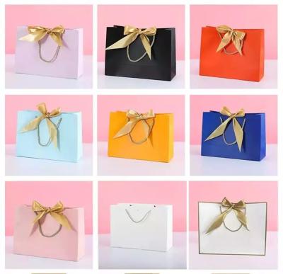China Lipack Papierverpackungstüten für Hochzeiten 157 g/m² 175 g/m² ISO-zertifiziert zu verkaufen