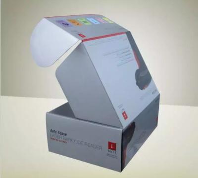 Cina L'abbigliamento ha stampato la scatola d'imballaggio di carta Matt Lamination Customized Logo in vendita