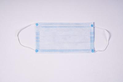 China BFE 95 máscara protetora médica respirável descartável de 3 dobras para adultos à venda